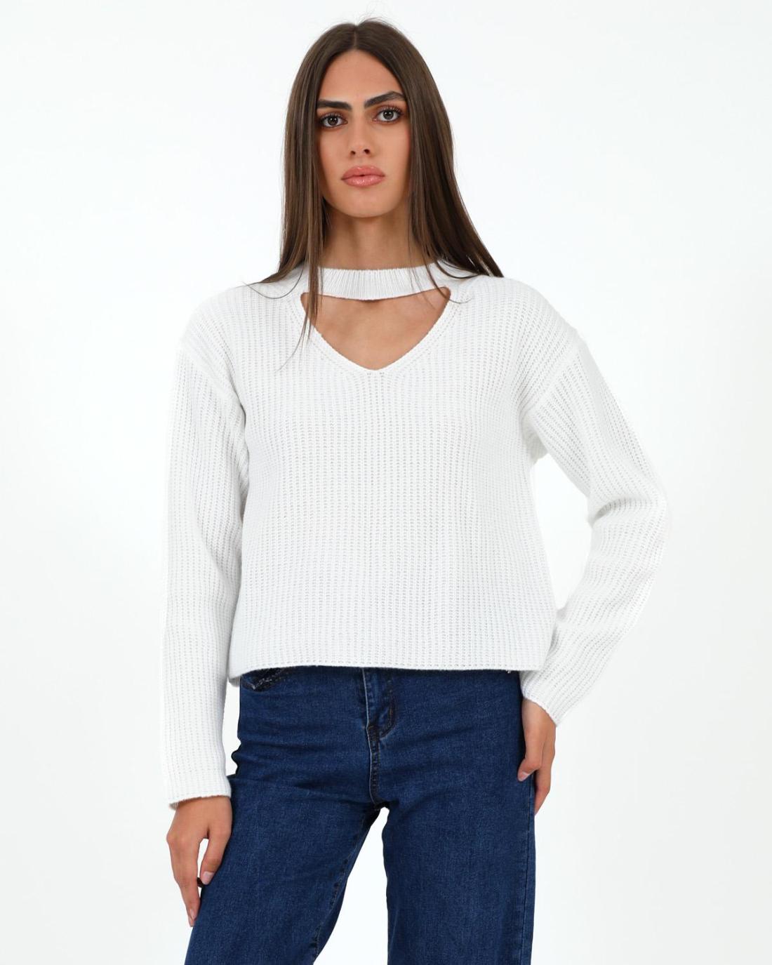 White pullover